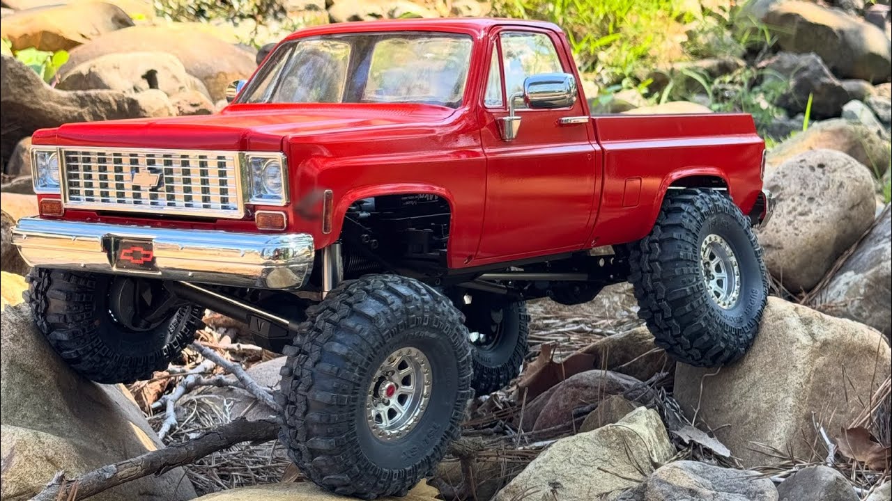 Vanquish VS410 Portal -K10 Hardbody on Swampers - YouTube