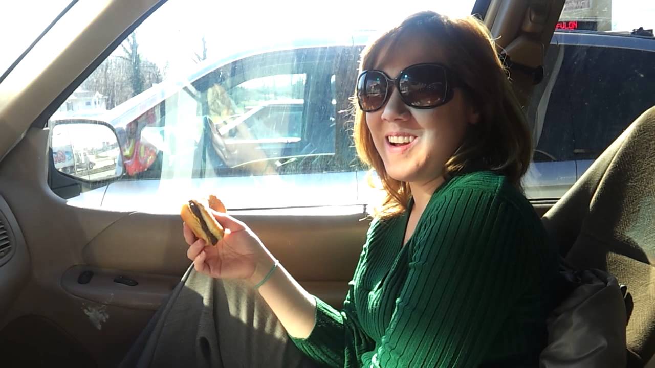 The singing burger - YouTube