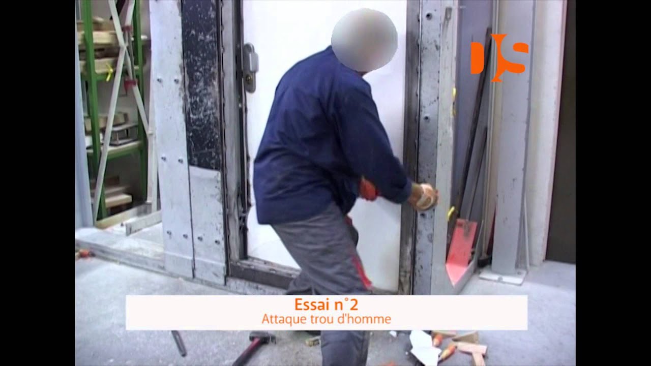 Tests anti-effraction des portes blindées Decayeux La Sécurité - YouTube