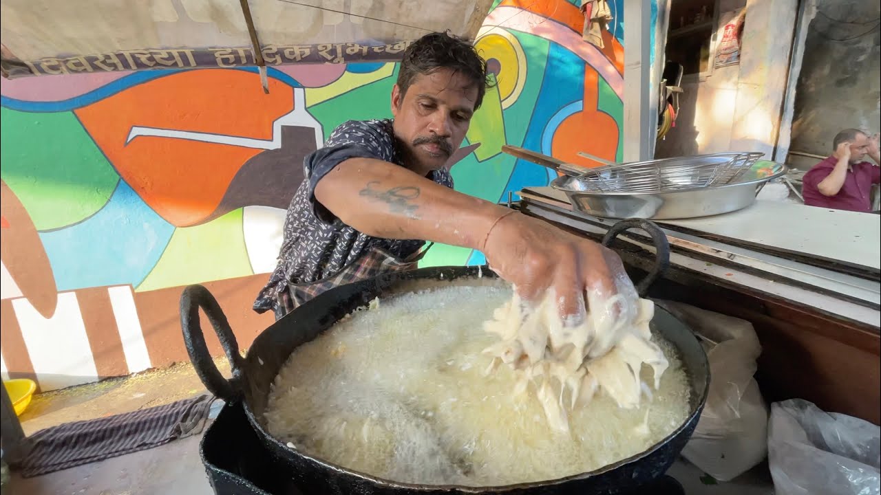 Mumbai Couple Selling Delicious Chilli Potato | Indian Street Food ...