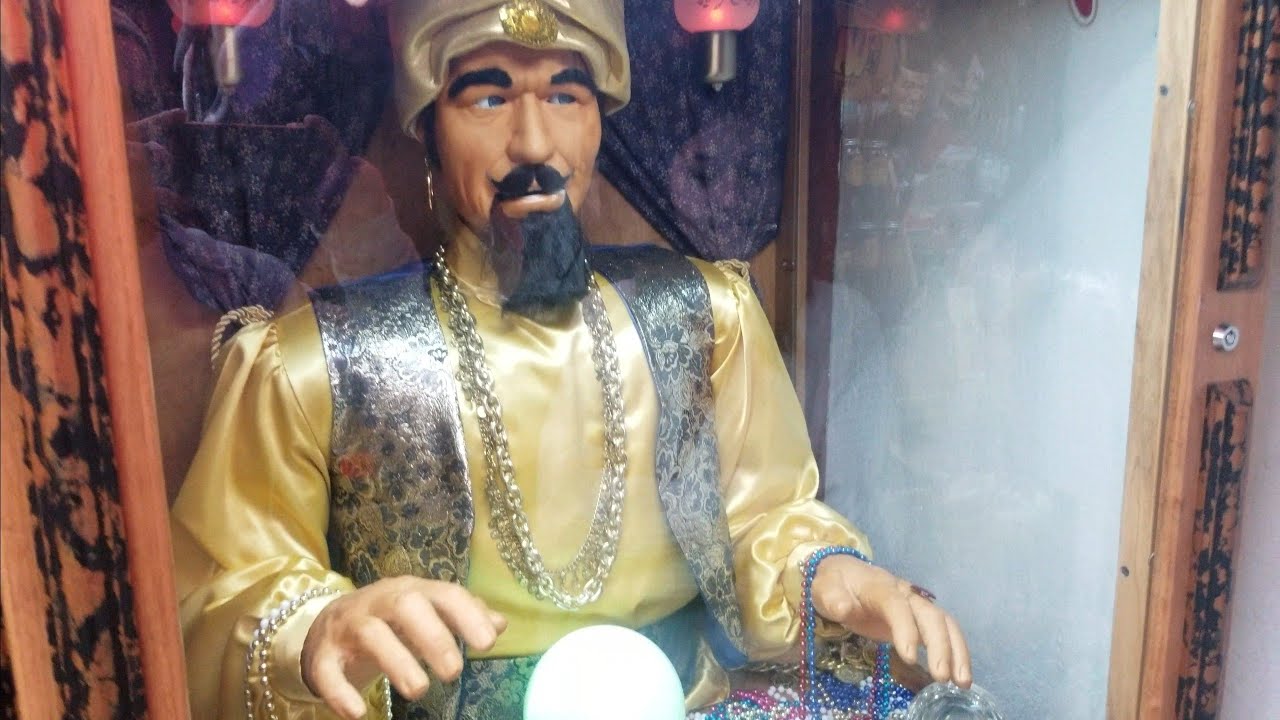 ZOLTAR /// OLD PIRATE FORTUNE TELLING MACHINES (Zoltar Speaks) - YouTube