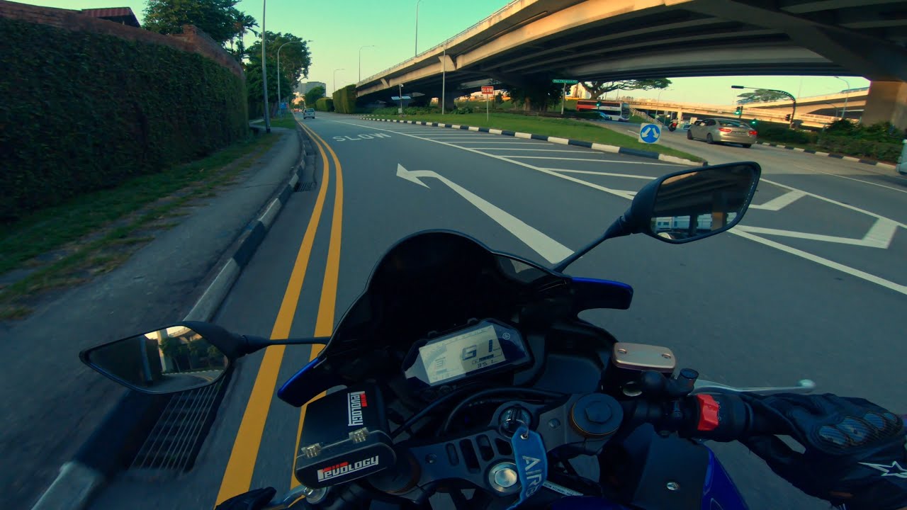YAMAHA R3 - AKRAPOVIC | Pure Sound | Sunset Rush Hour Ride [4k] - YouTube