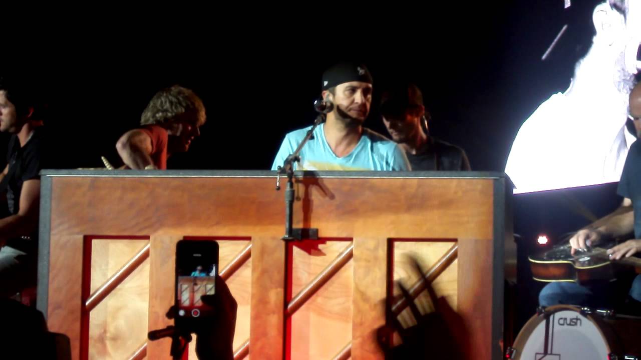 Luke Bryan - Play It Again - 2013 Luke Bryan Farm Tour - Valdosta, GA ...