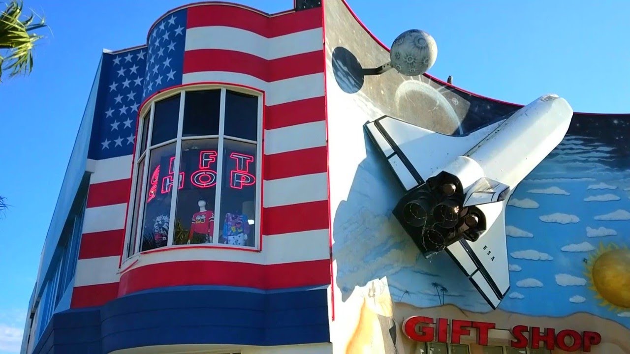 SHUTTLE GIFT SHOP INTERNATIONAL DRIVE | BEYOND THE LAUNCH |🚀 - YouTube