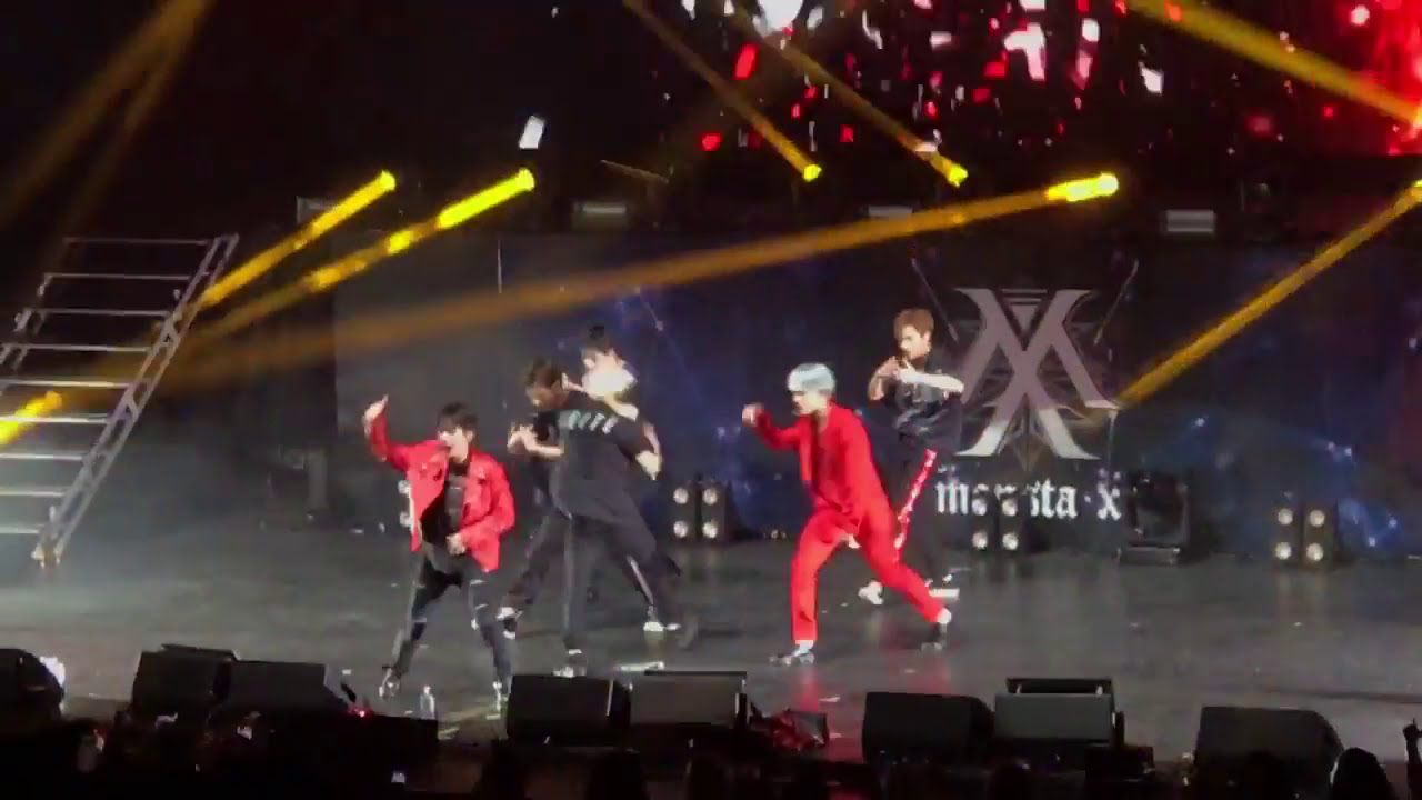 MONSTA X (몬스타엑스) Fighter (Dallas Concert)- Fancam - YouTube