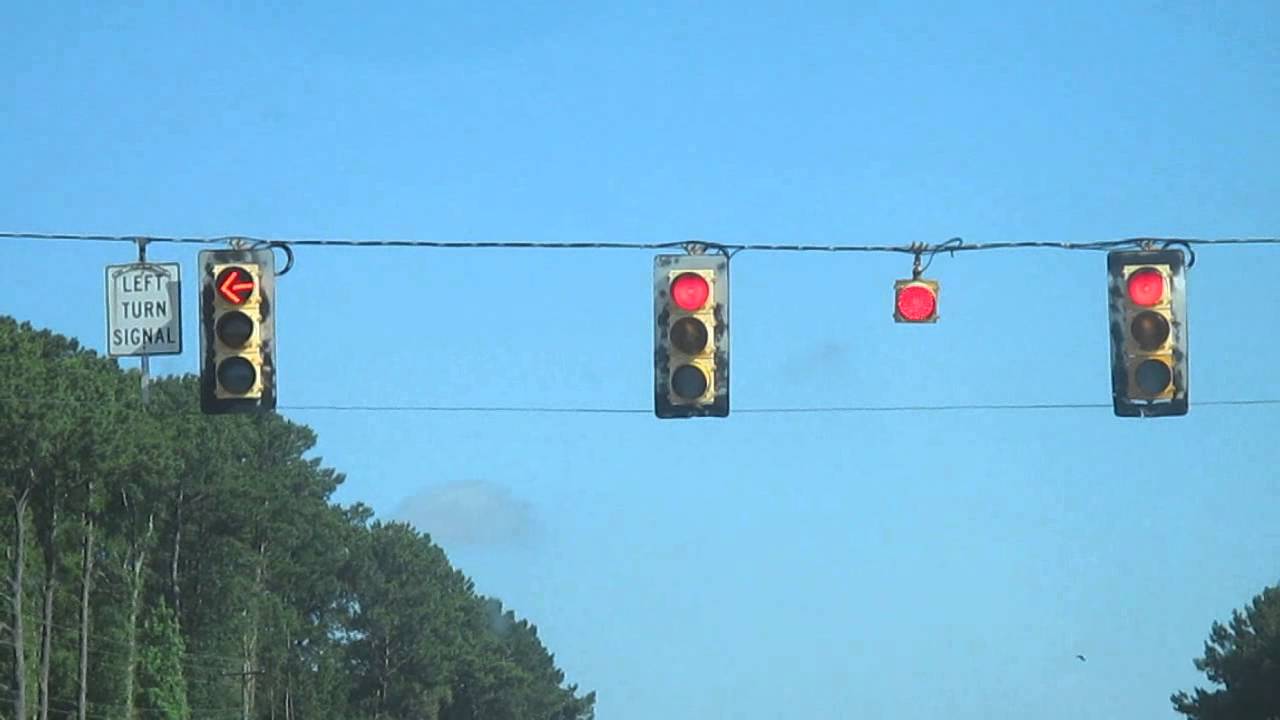 Safetran Traffic Lights with a TCT Strobe Beacon - YouTube