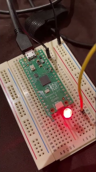 Raspberry Pi Pico blink LED (Micro Python en Thonny) - YouTube