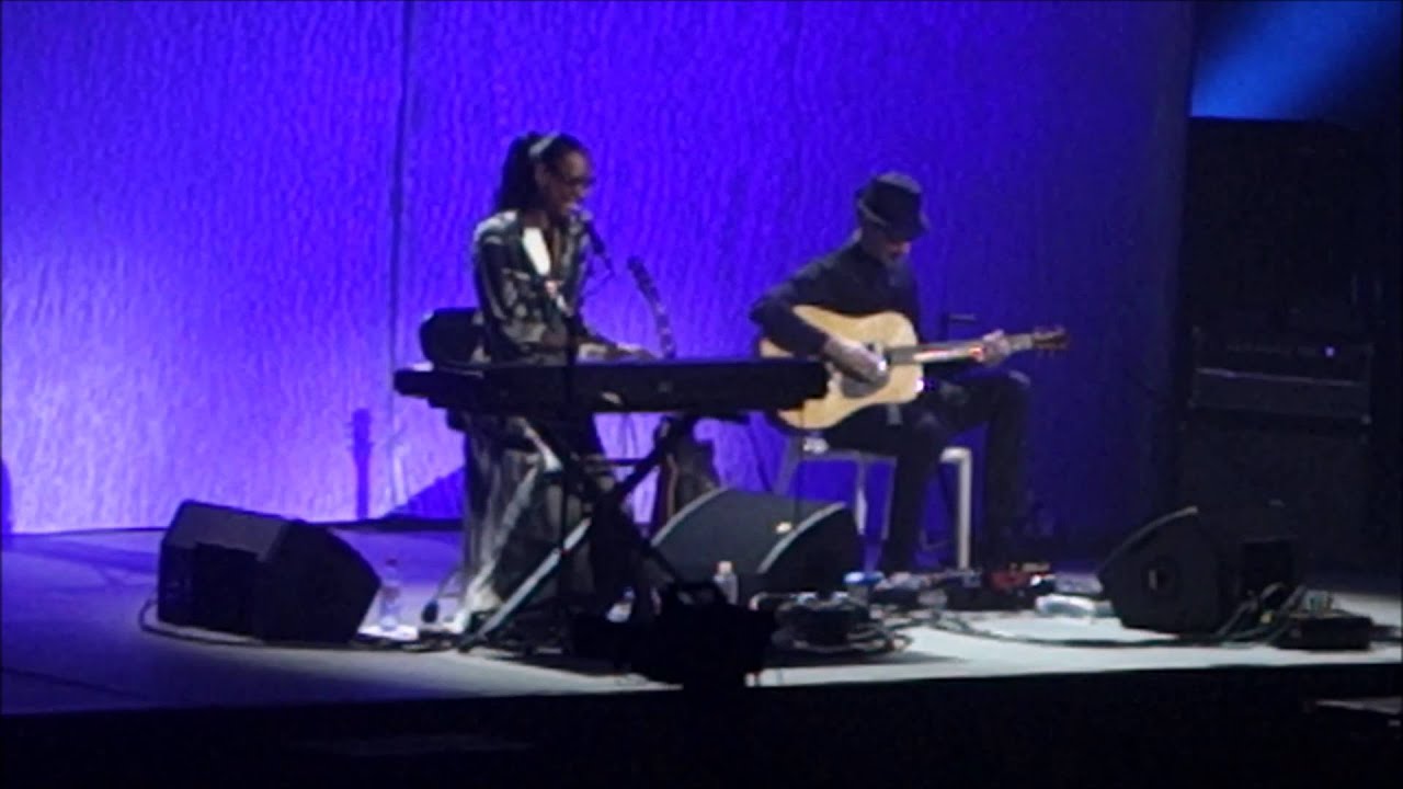 Laura Mayne, du groupe Native, première partie de SIMPLY RED ...