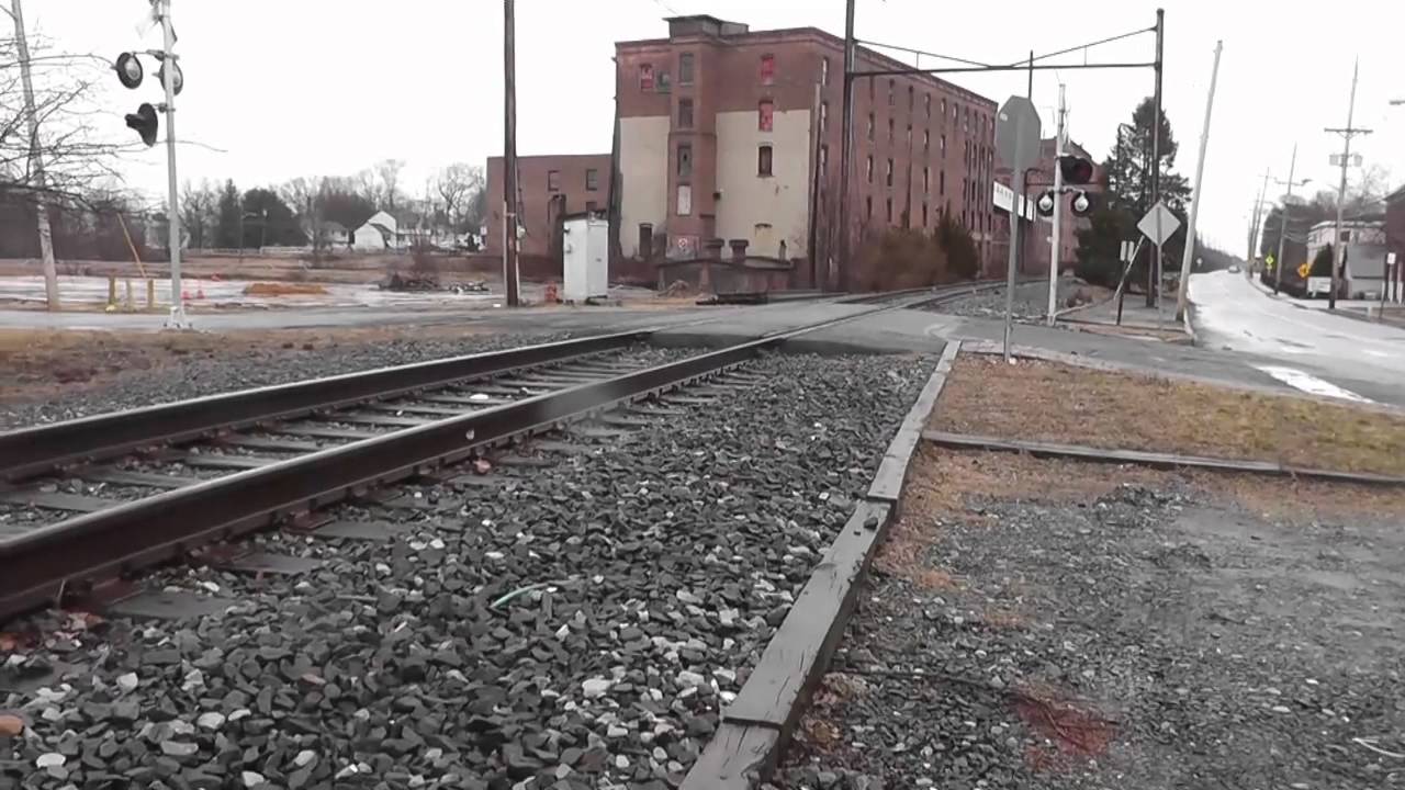 CSX 6129 in YN3 paint in Helmetta, and Spotswood - YouTube