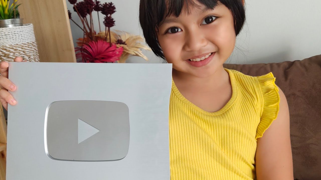 Chico Radella | UNBOXING PLAY BUTTON 100rb SUBSCRIBERS - YouTube