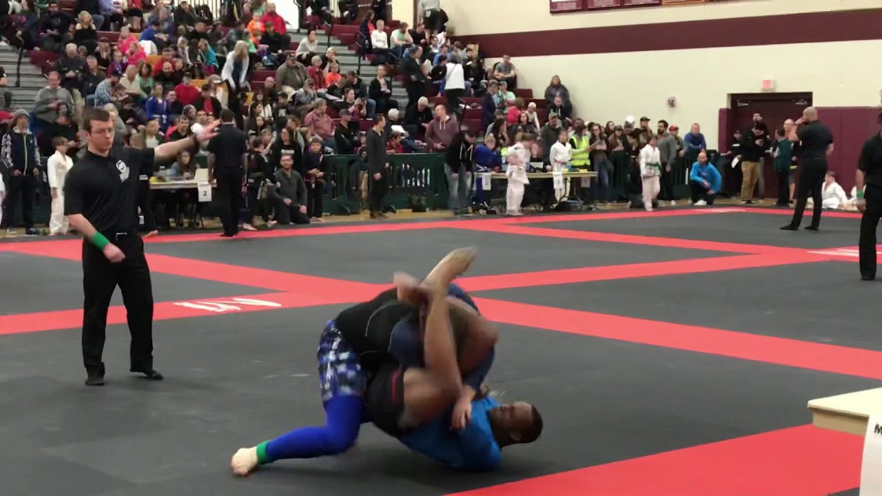 Leon Chambers III MNBJJF No Gi first match blue belt - YouTube