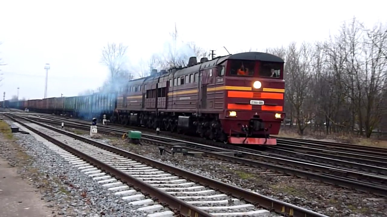 2TE10U 0185 with freight train, Krustpils - YouTube