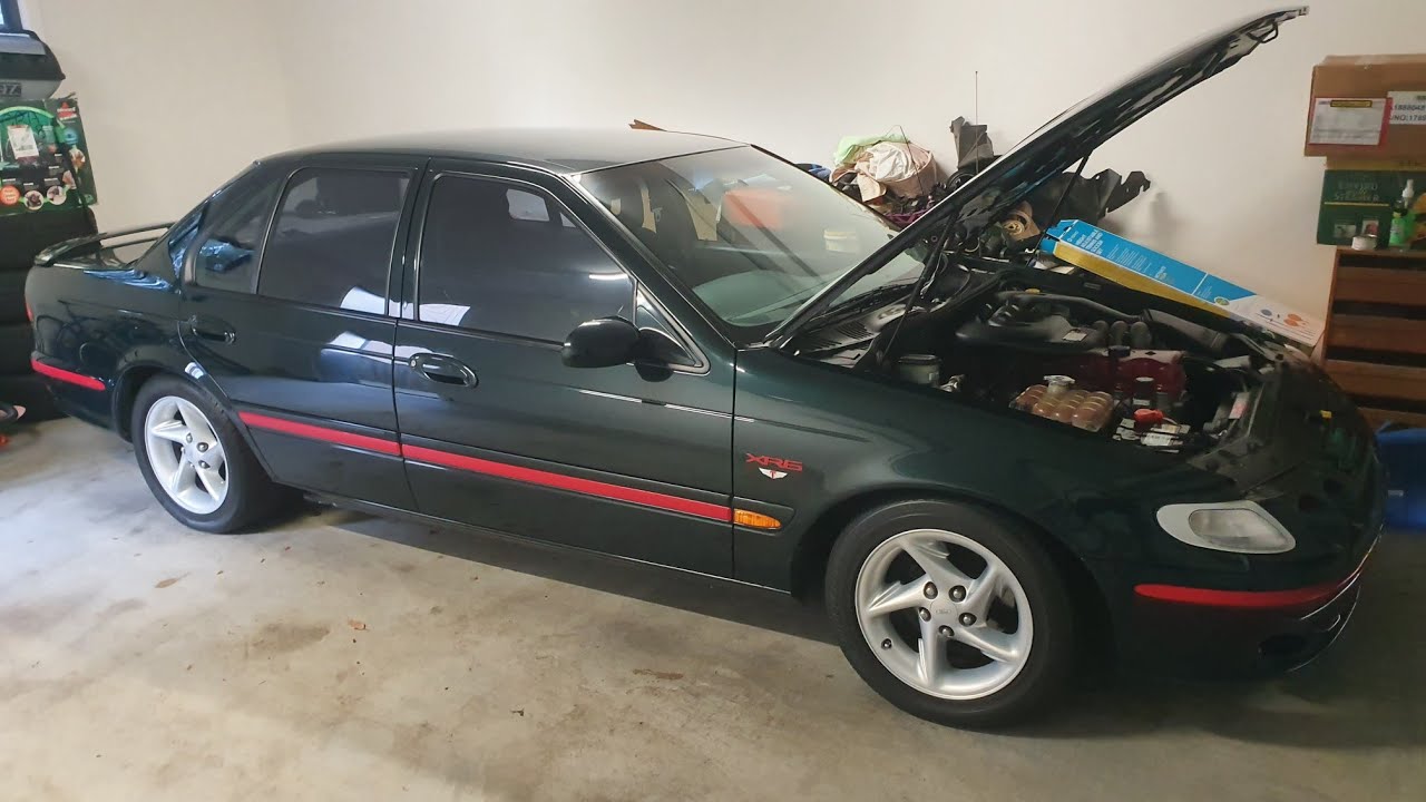 E Series Falcon SOHC Idle - YouTube