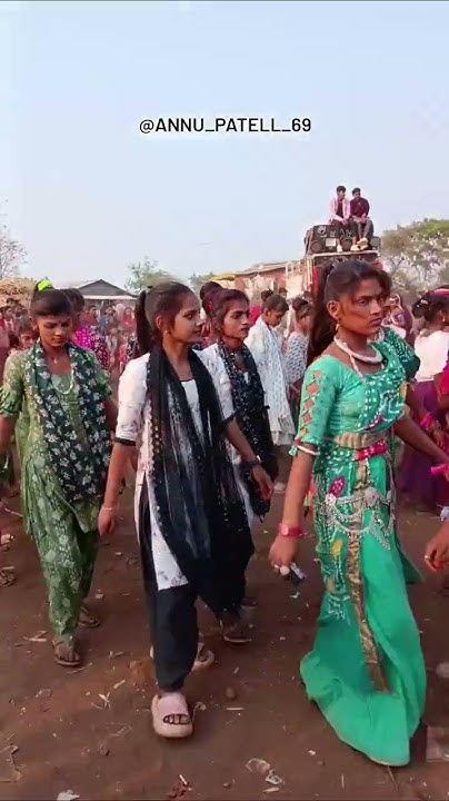 Aadivasi song Aadivasi dans #rockystarbandnewtimlisong #parulrathwane #dance #timli #jayaadivasi ...