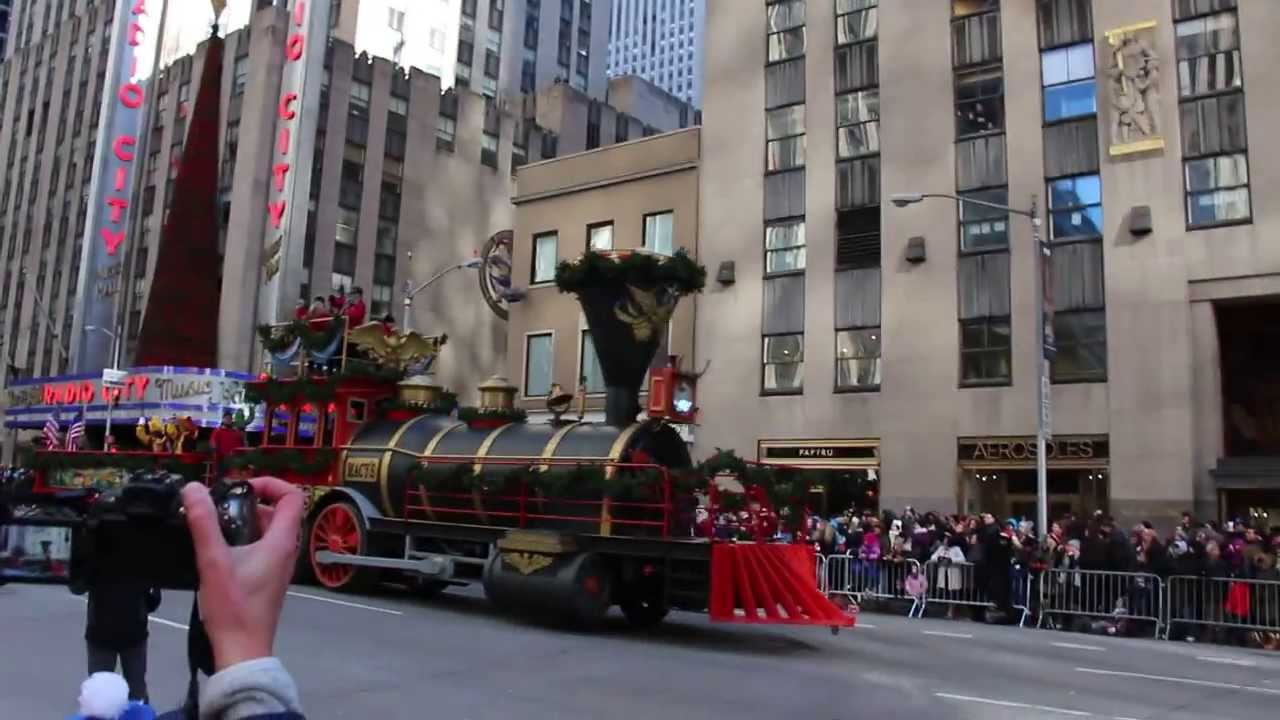 Train macy's thanksgiving day parade 2013 - YouTube