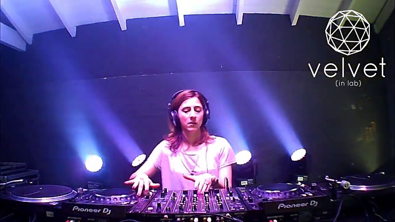 Sabrina Minelli - dj set velvet in lab - YouTube