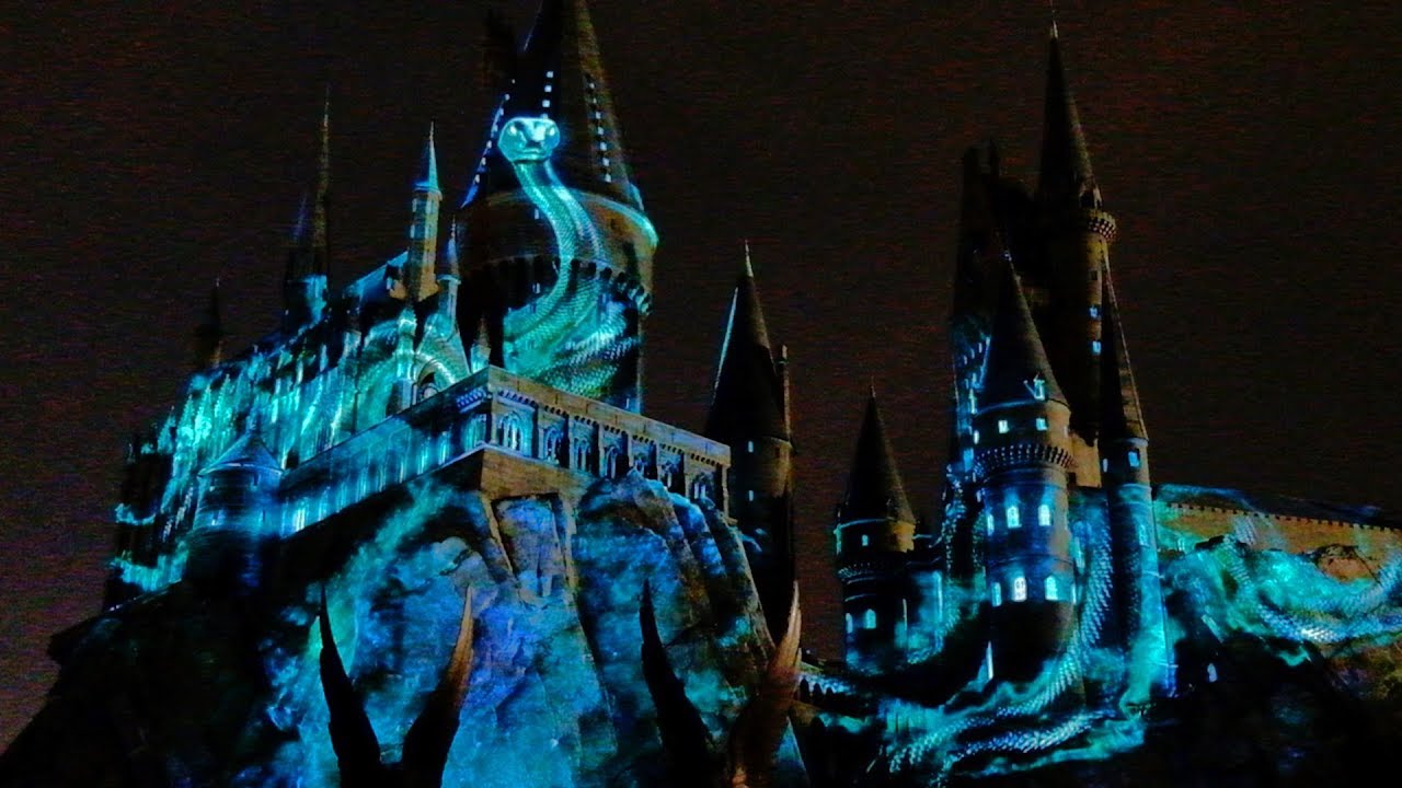 NEW Nighttime Lights at Hogwarts Castle projection show at Universal ...