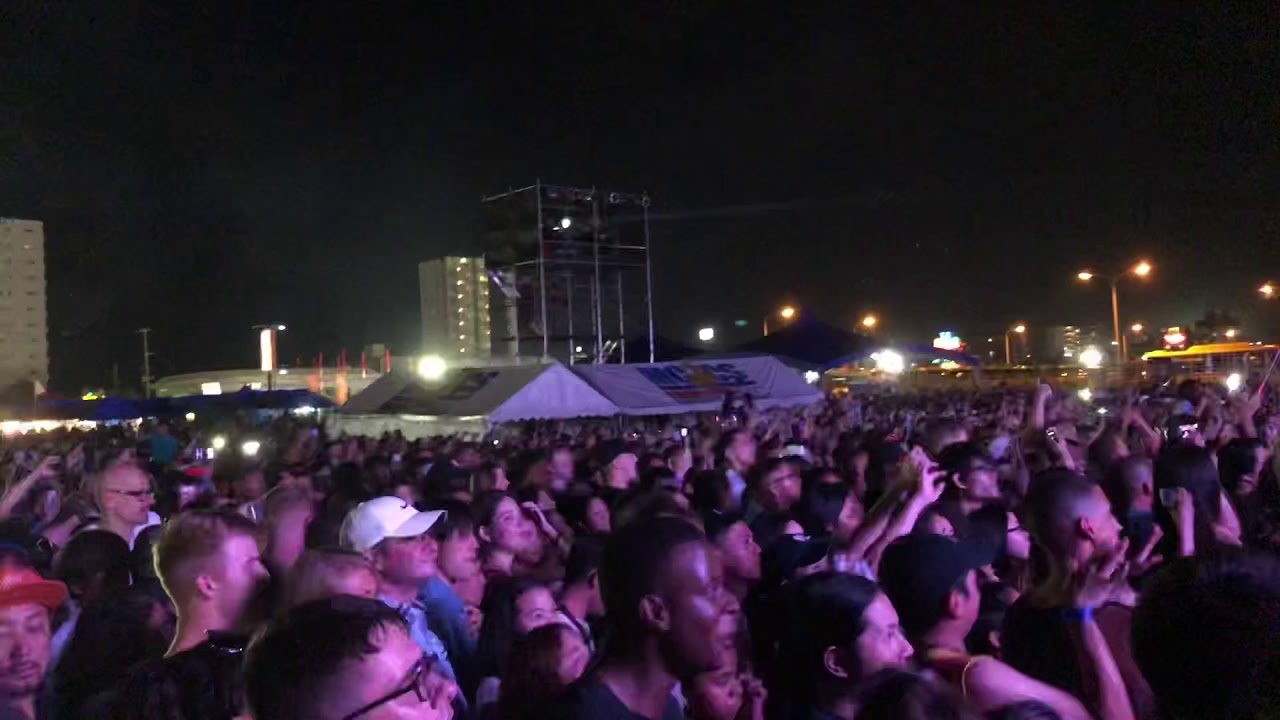 Jason Derulo live at Camp Foster Fest - YouTube