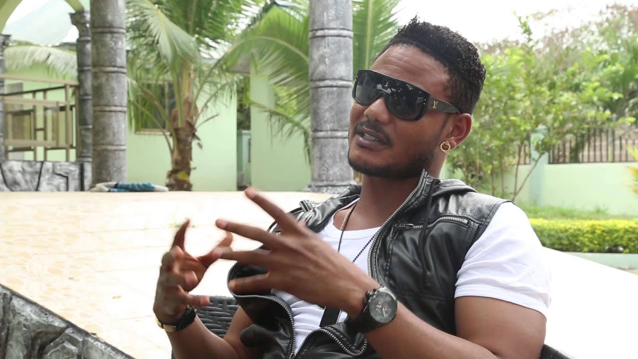 Frank Artus interview "SILENT MOMENT" - YouTube