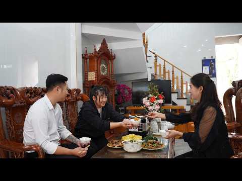 Özel bir yemek: Tu Man, CEO Tuan'ın ailesi ve sevgili annesiyle birlikte yemek yemekten çok mutlu