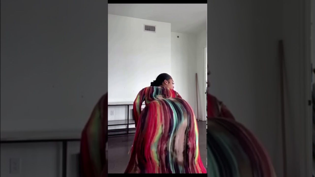 Jania meshell slo-mo twerk - YouTube