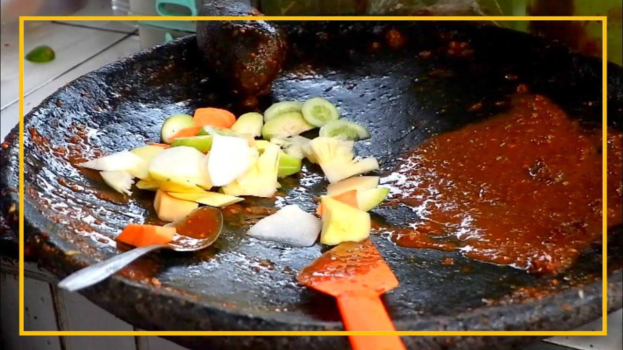 Proses Pembuatan Rujak Buah & Rujak Bebeg - YouTube