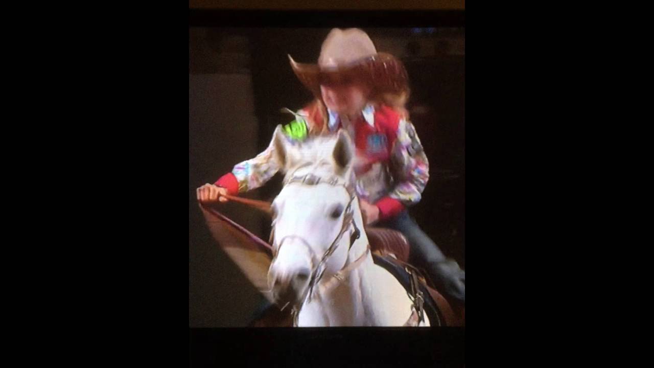 10 Year old Barrel racer - YouTube