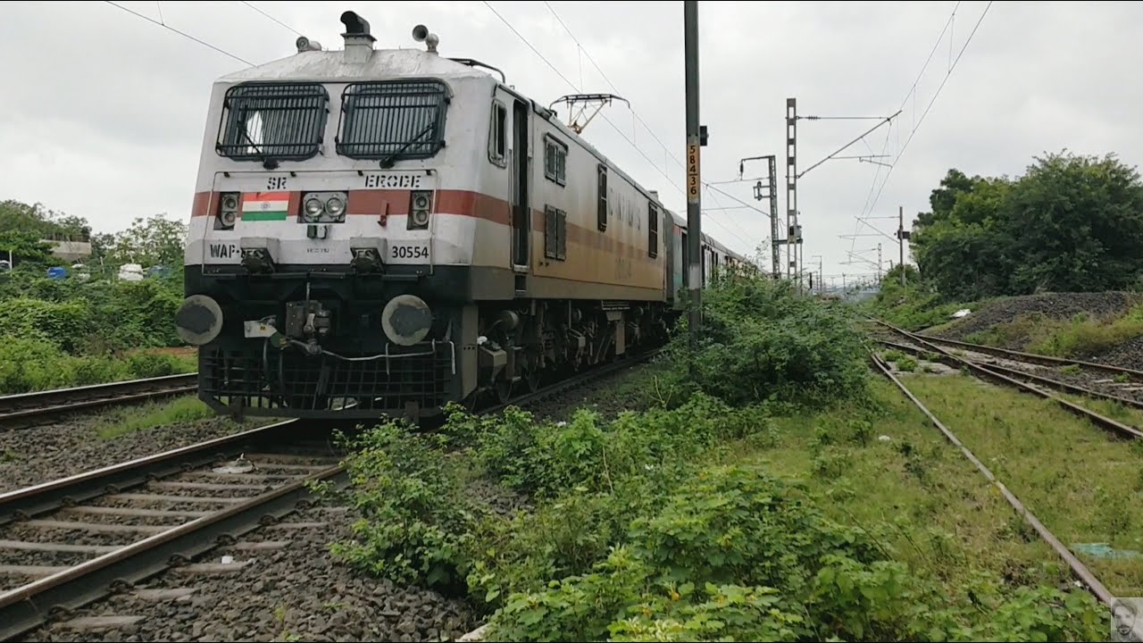 02655 Ahmedabad - MGR Chennai Central Navjivan Express Speeding After ...