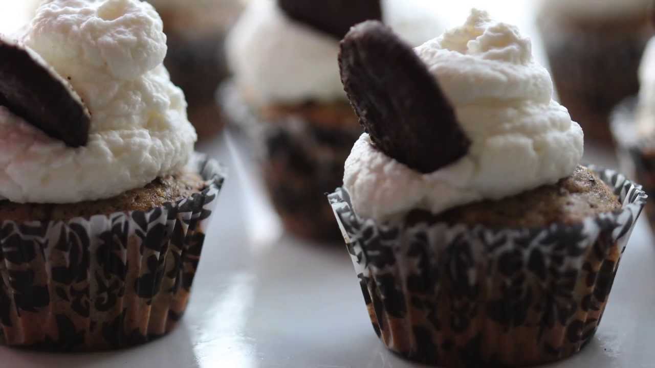How to Make Mini Oreo Cupcakes | Simply Bakings - YouTube