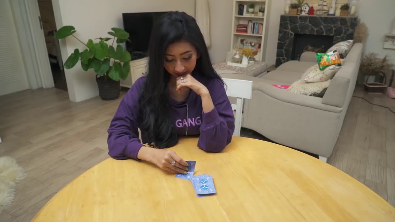 challenge kartu Remi kalah buka baju sampai telanjang - YouTube