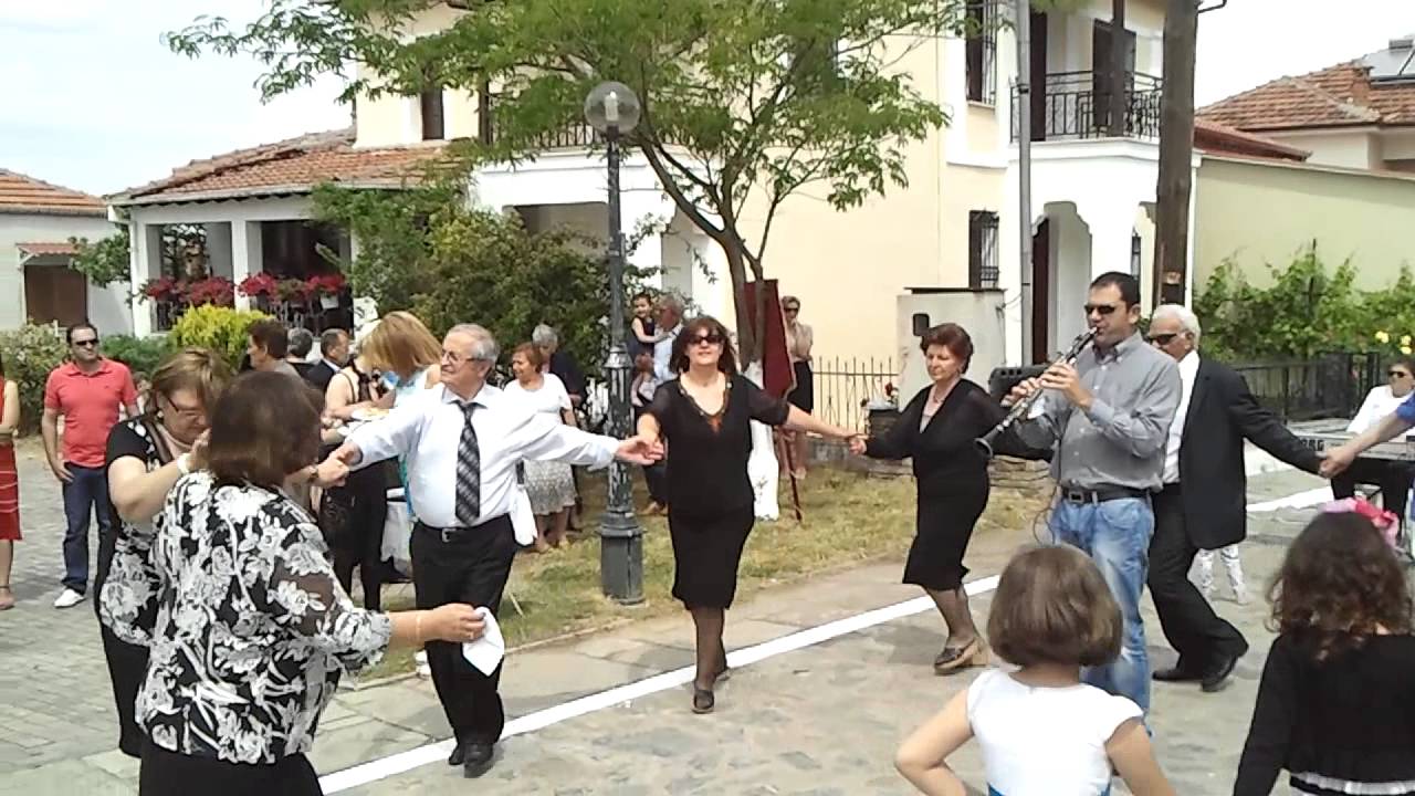 Χορός στην πλατεία. - YouTube