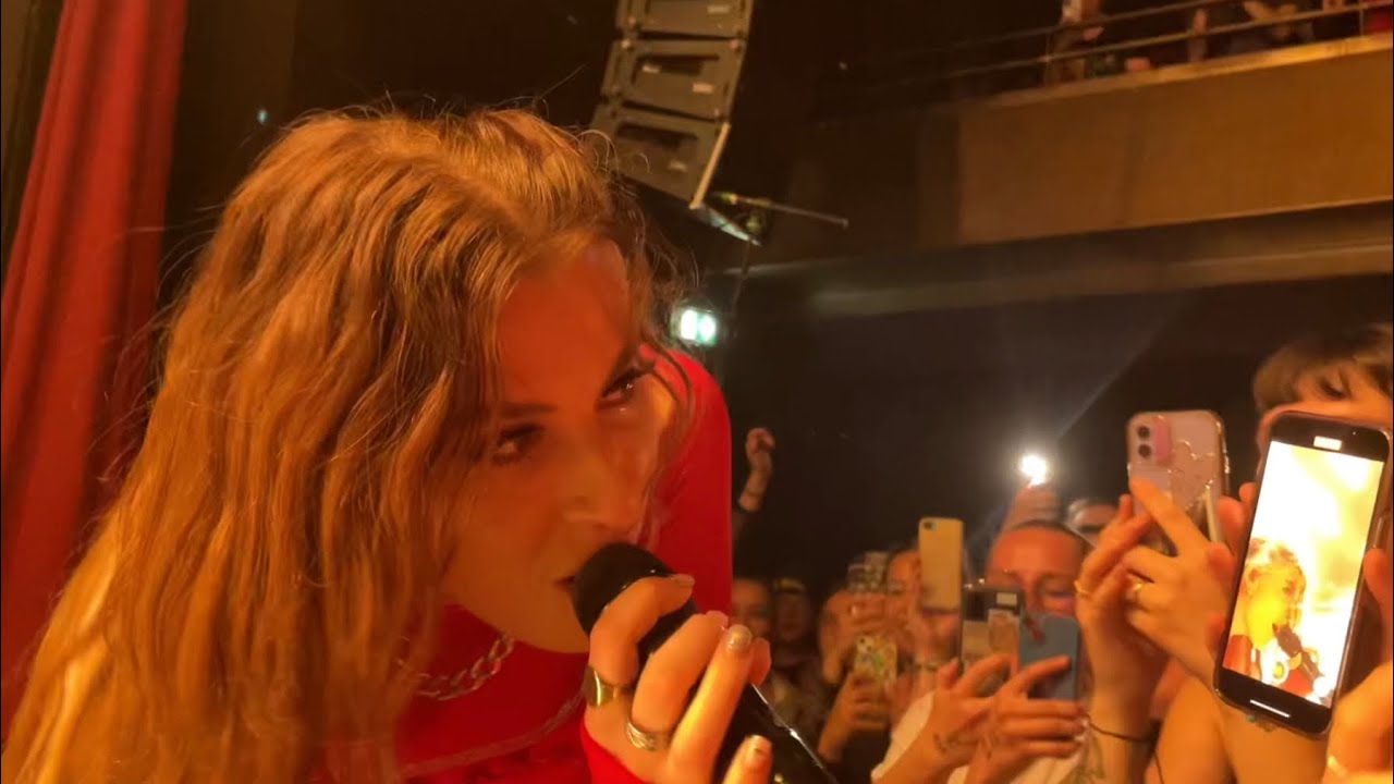 If I Hated You - Fletcher (Live Paris 2022) - YouTube