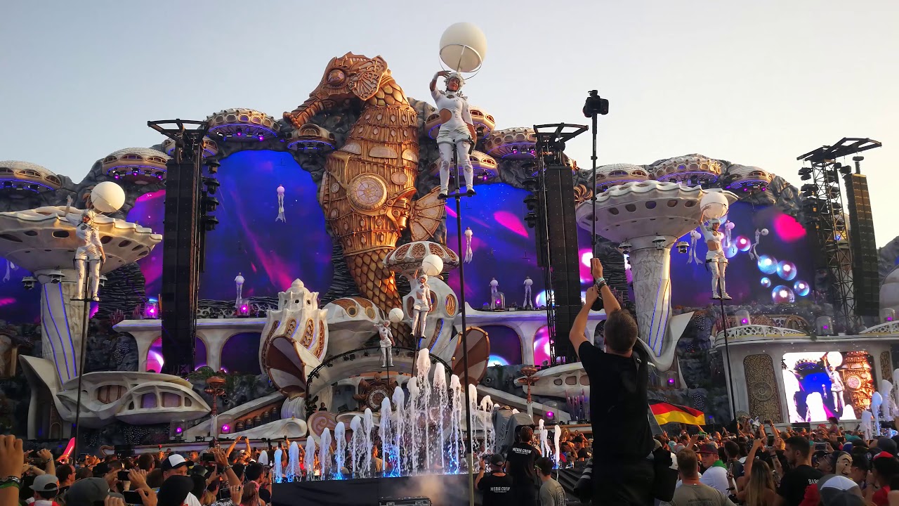 Tomorrowland 2018 Main Stage DJ Intro - YouTube