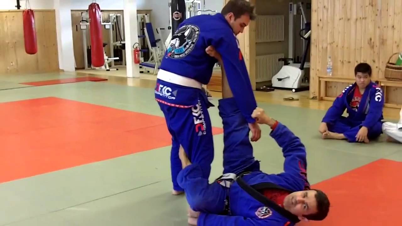 Jiu Jitsu Techniques - Triangle From De La Riva - YouTube