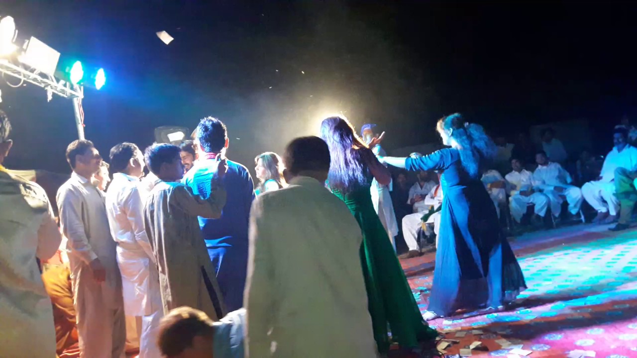 Hasilpur mehndi mujra - YouTube