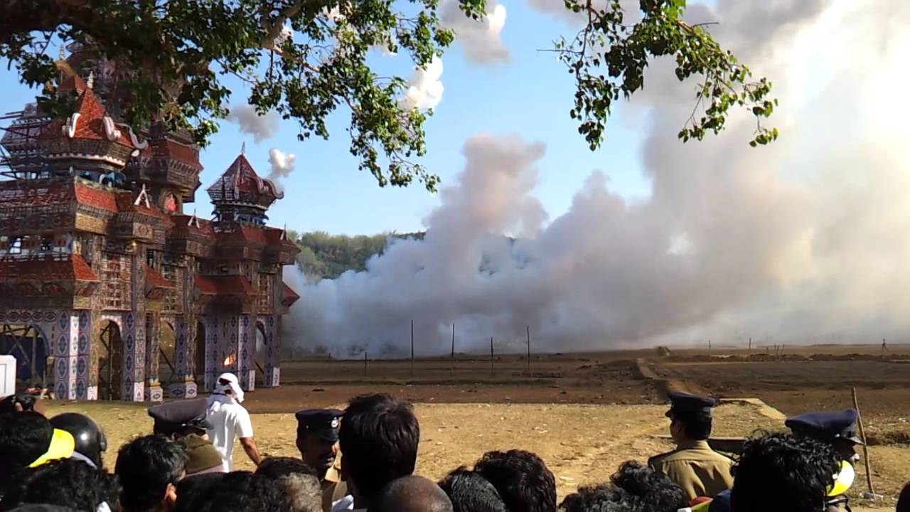 Uthralikavu pooram #fireworks - YouTube