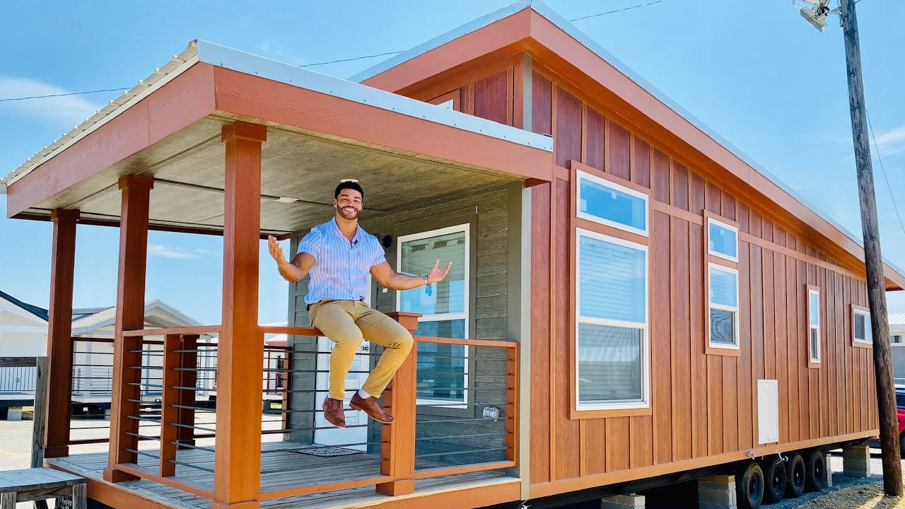 UNIQUE TINY HOME wedge roofline and shed roof combo - YouTube