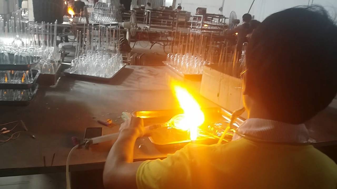 Process of hand blown high quality borosilicate glass cup - YouTube