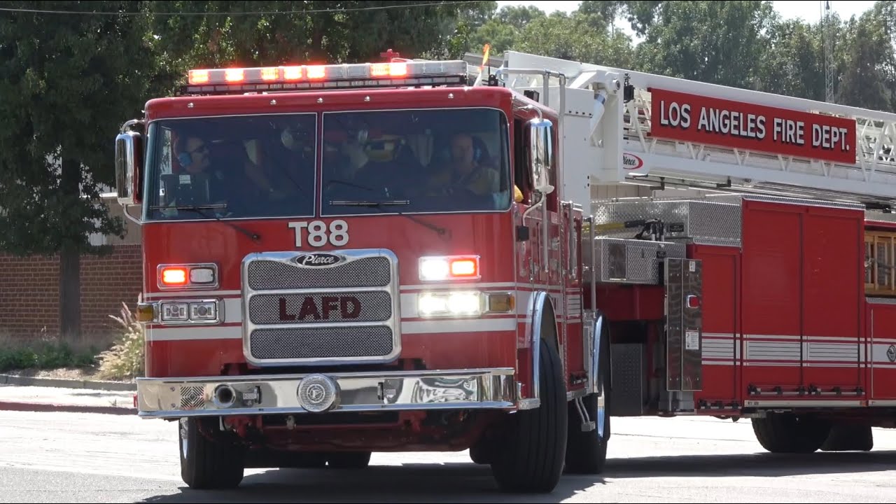 LAFD Light Force 88 Responding x2 - YouTube