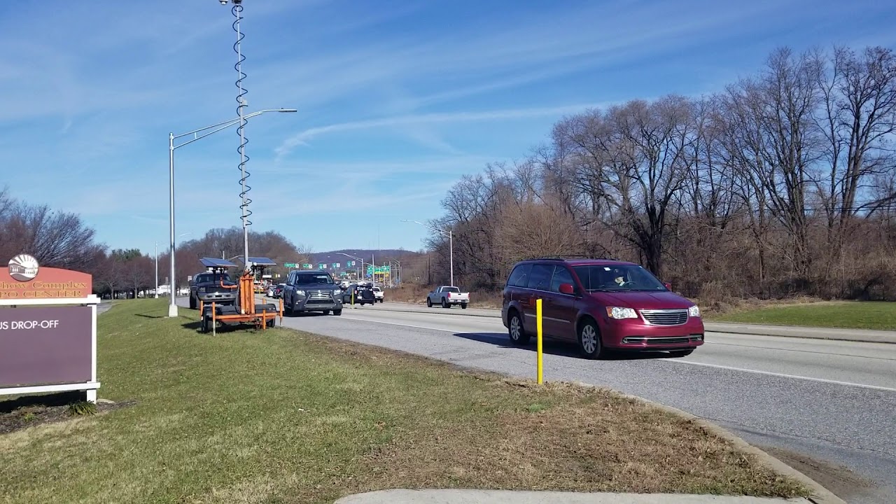 Lucky Catch of Harrisburg Ladder 2 responding on Cameron Street-January ...