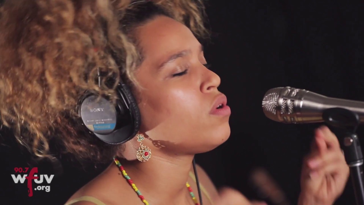 Izzy Bizu - "White Tiger" (Live at WFUV) - YouTube
