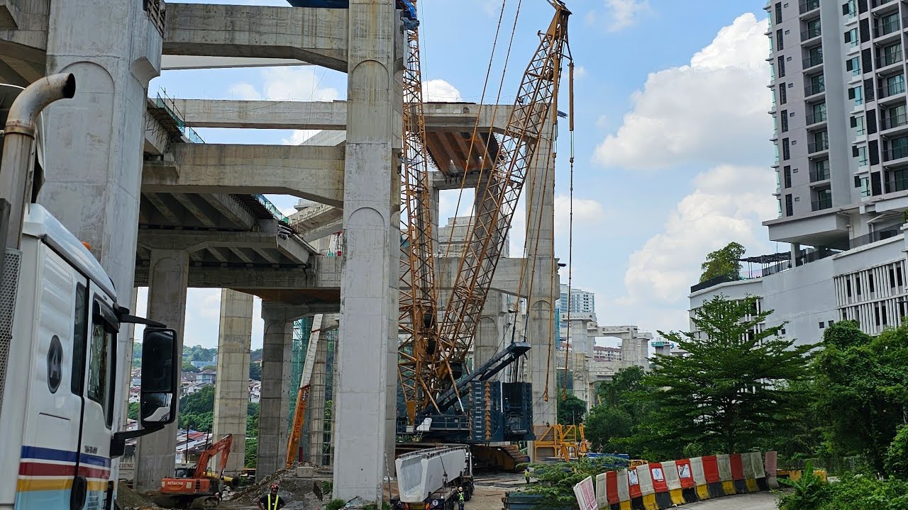 Demag CC6800 luffing jib launching beam 34 meter radius - YouTube