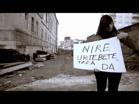 TANIA DE SOUSA - 27 Urteak Homesick Blues