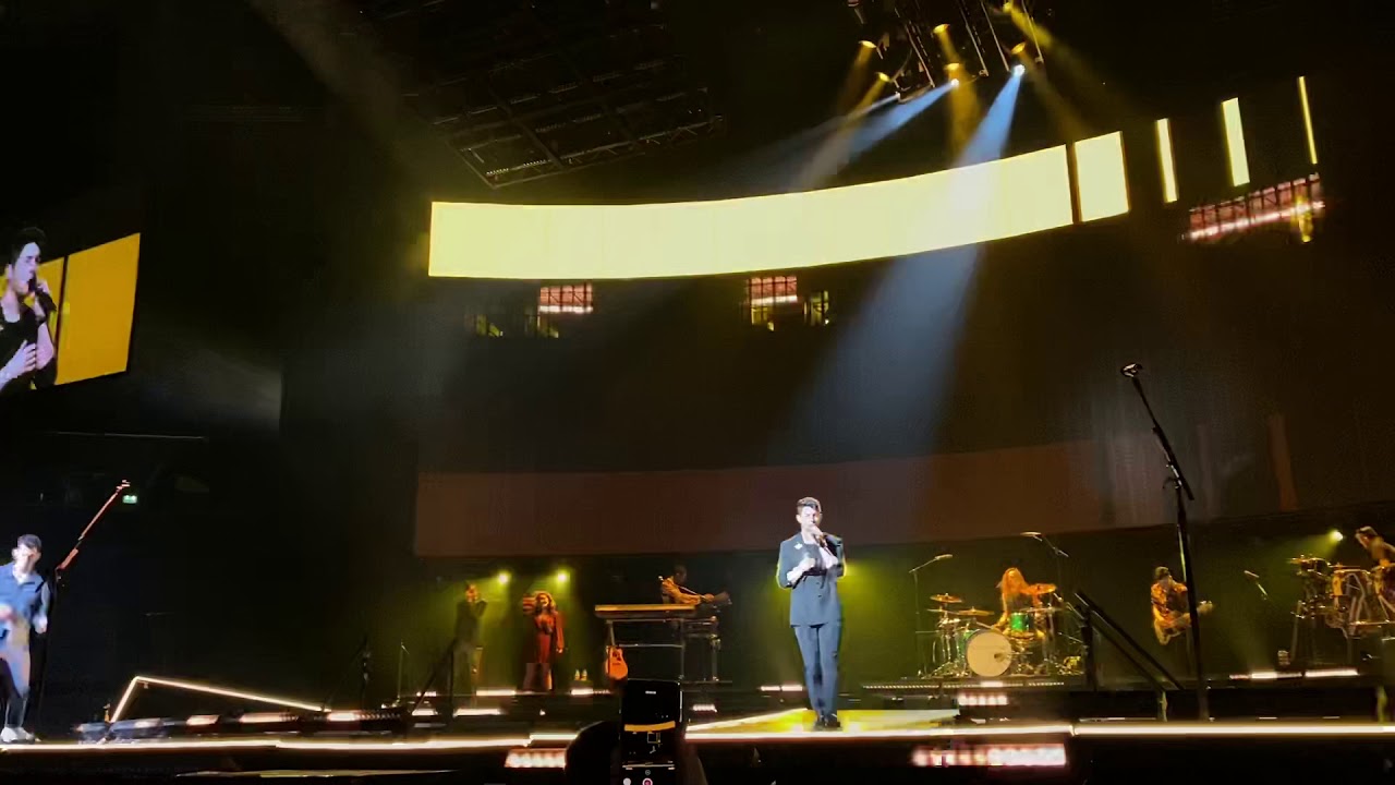 Strangers, the Jonas brothers happiness begins tour PIT VIEW. Glasgow ...