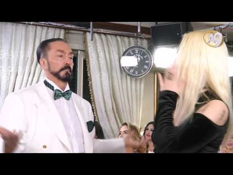 Pınar, Adnan Oktar’la karşılıklı dans ediyor