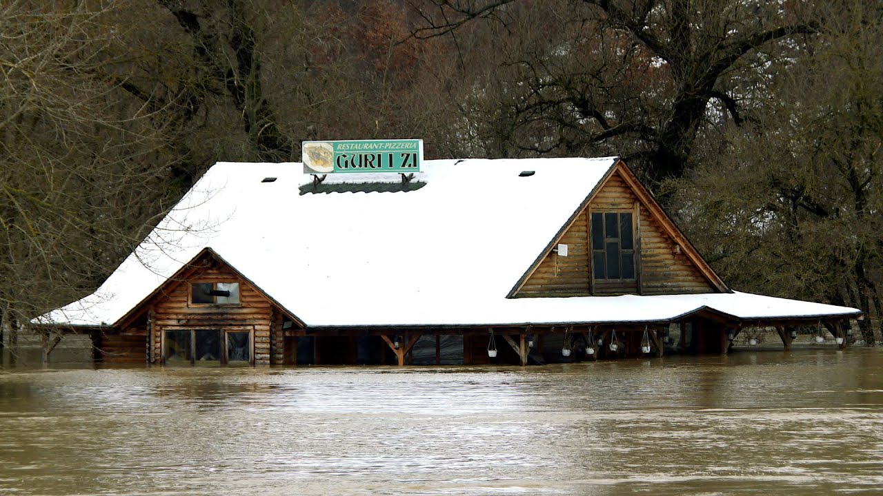Pamje nga vërshimet në Kosovë - YouTube