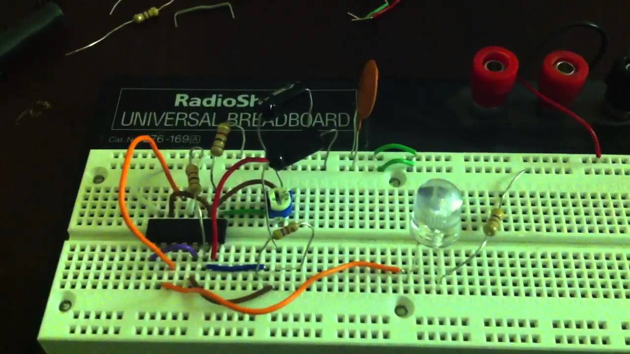 556 dual astable multivibrator. - YouTube