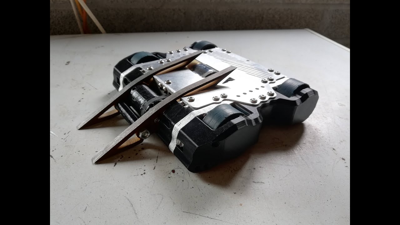 Beetleweight robot self right test - YouTube