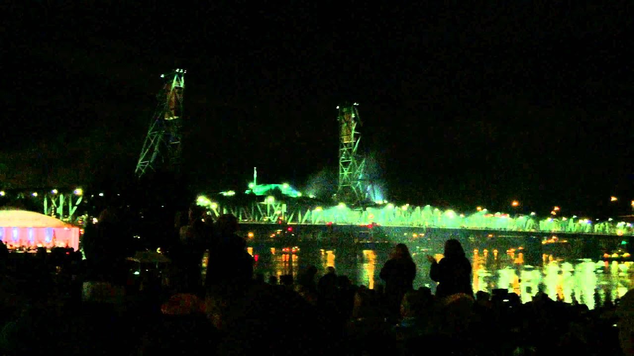 2015 Oregon Symphony @ Tom McCall Waterfront Park. Summer ending with a ...