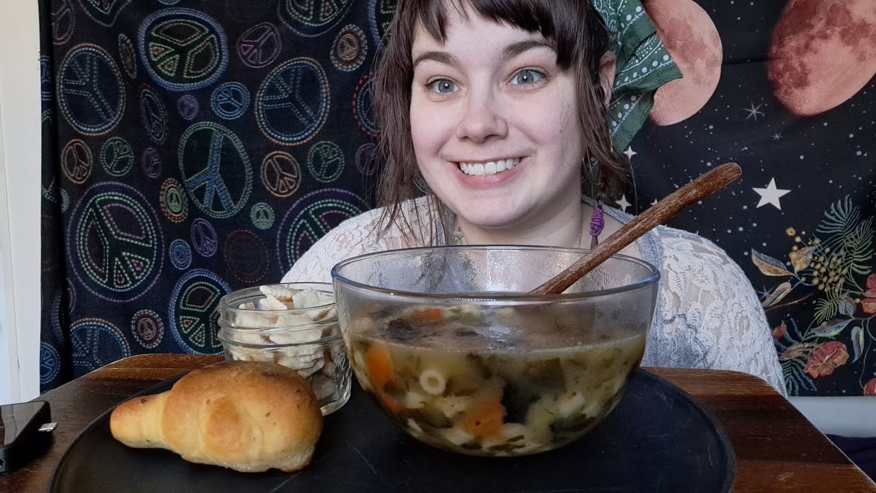 Italian Wedding Soup with Oyster Crackers & Garlic Knot - YouTube